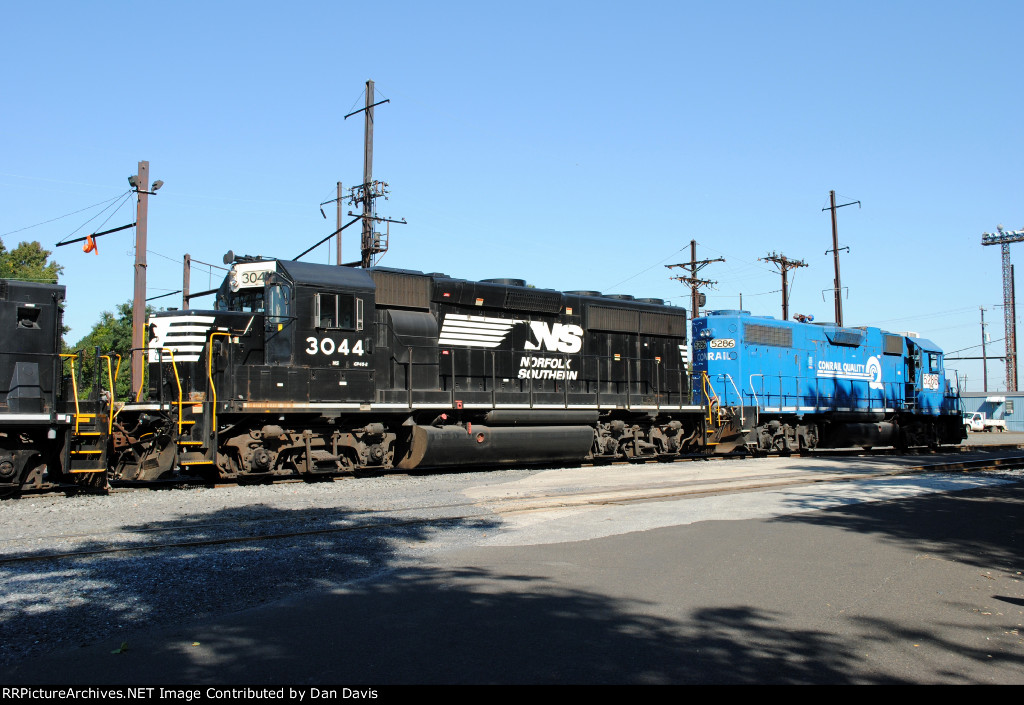 NS GP40-2 3044 and GP38-2 5286 CRQ in Morripville Yard